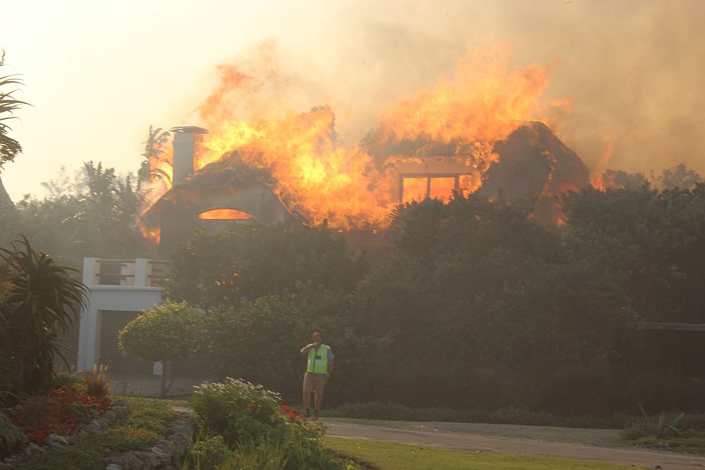 About 12 thatch houses burnt in St Francis Bay – St Francis Chronicle